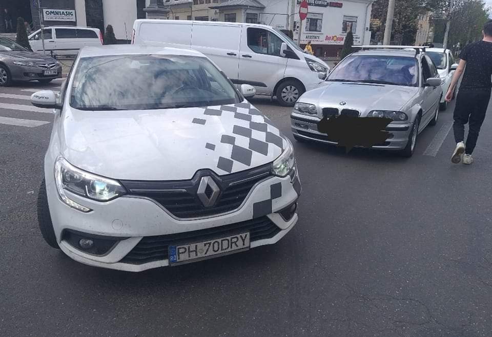 Ploieşti/ Accident pe Bulevard, langa Prestij - PHonline.ro