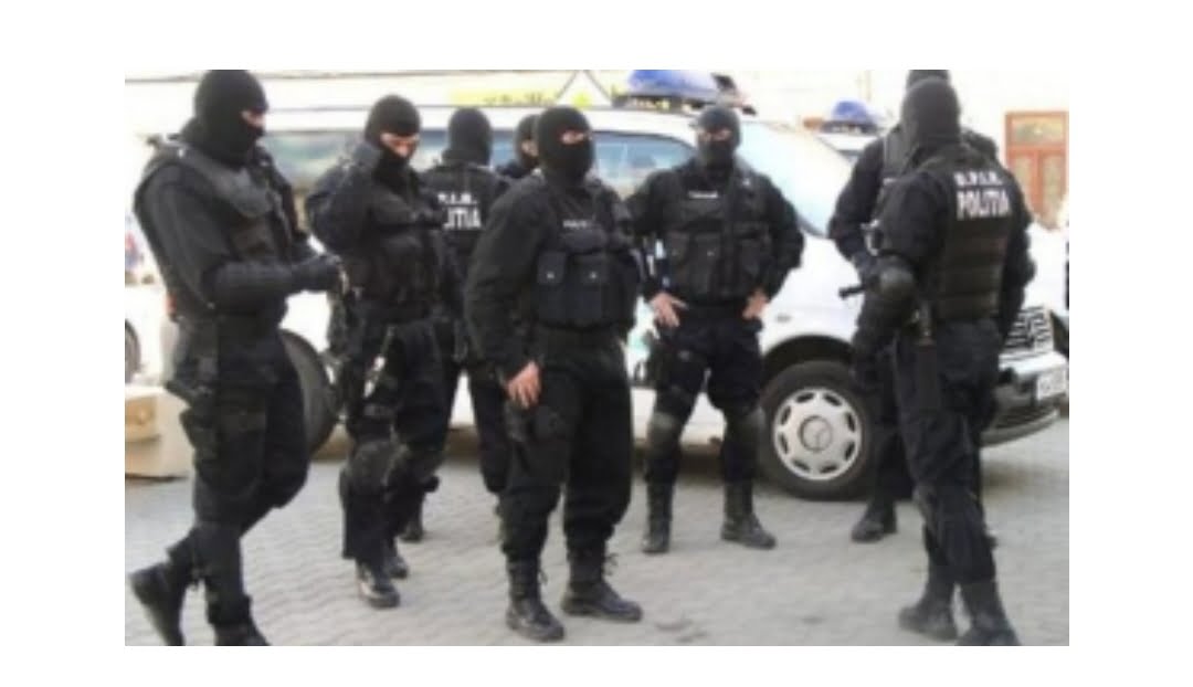 Video - Mascații au descins peste un fals medic estetician: Umfla buze ...