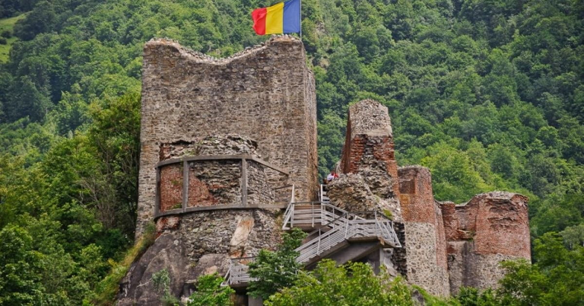 Cetatea unde s-a sinucis de gelozie soția lui Vlad Țepeș. Locul fabulos ...