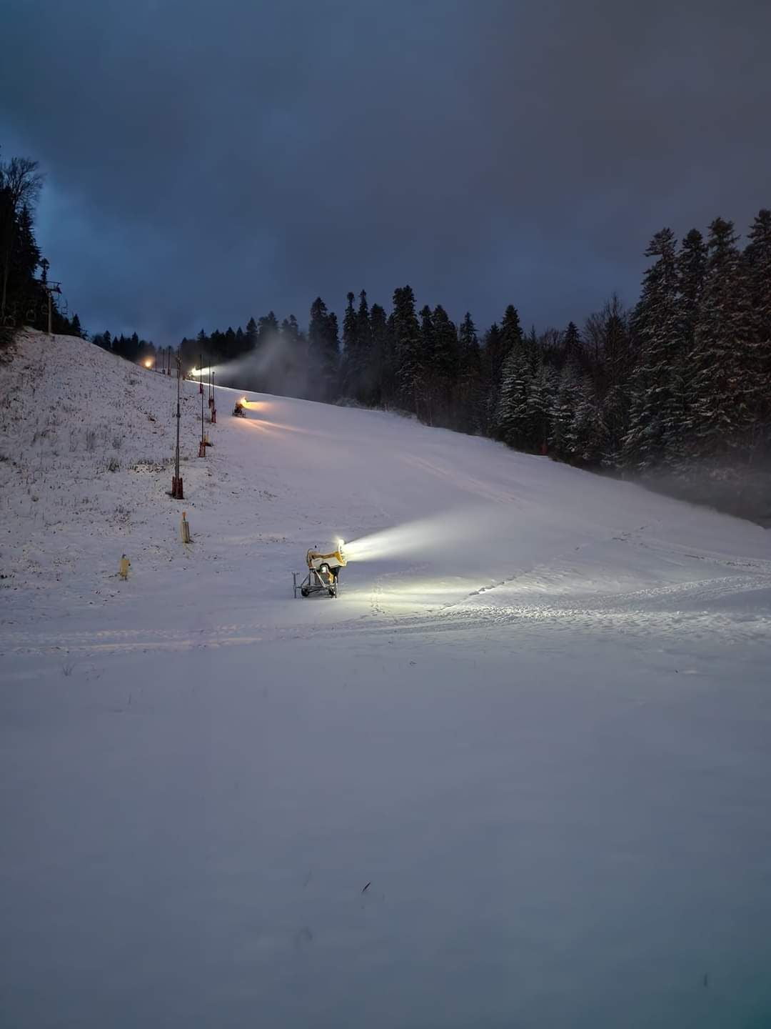 Se deschide prima pârtie în Prahova! La Azuga, au fost puse în ...