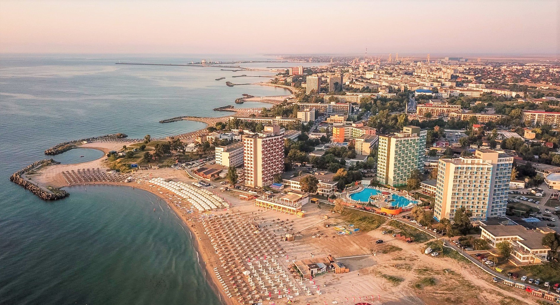 Este printre cele mai ieftine stațiuni de pe litoral! Românii au fost ...