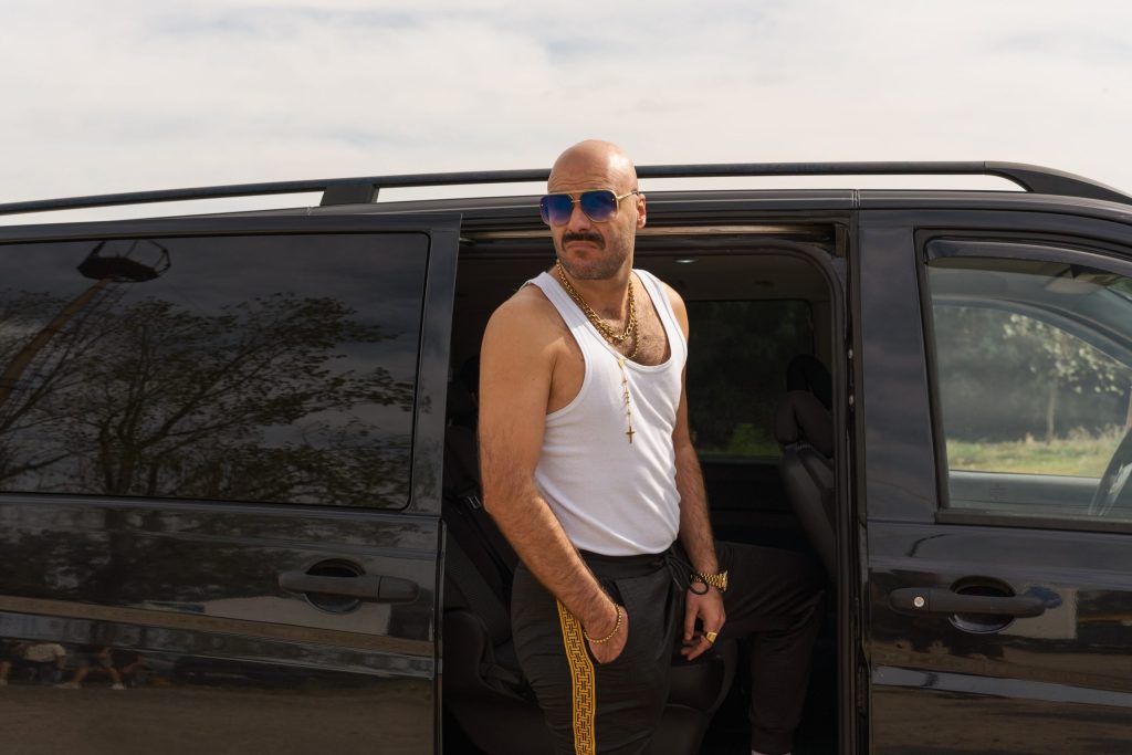 Ce rol joacă Constantin Dogioiu în serialul „Înapoi în Groapa”: „Un ...