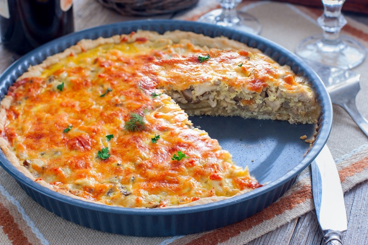 Tartă de cartofi cu ciuperci și piept de pui. O rețetă ideală pentru ...