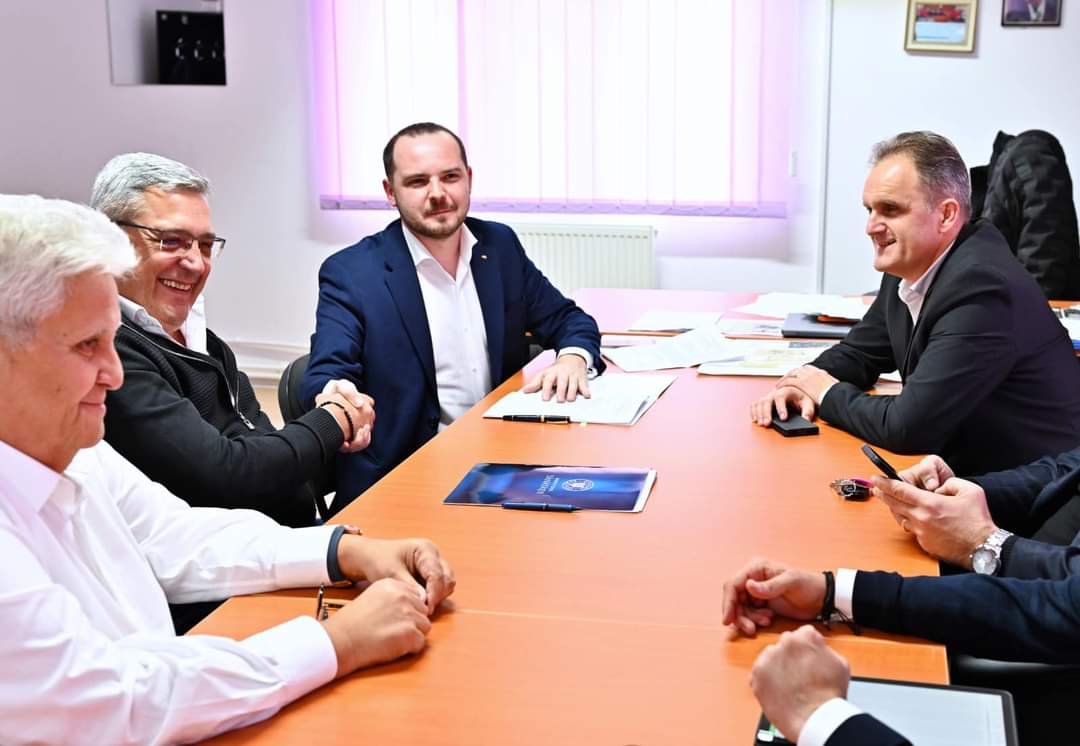 Virgiliu Nanu (CJ Prahova) si Alexandru Rogobete (Secretar de stat M ...