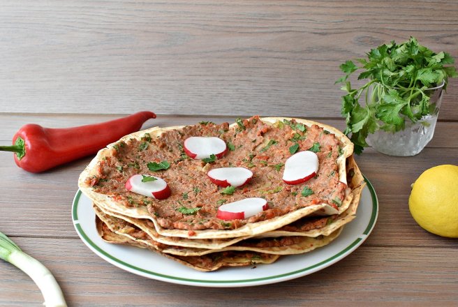 Lahmacun - Reteta turceasca de aperitiv cu carne - PHonline.ro