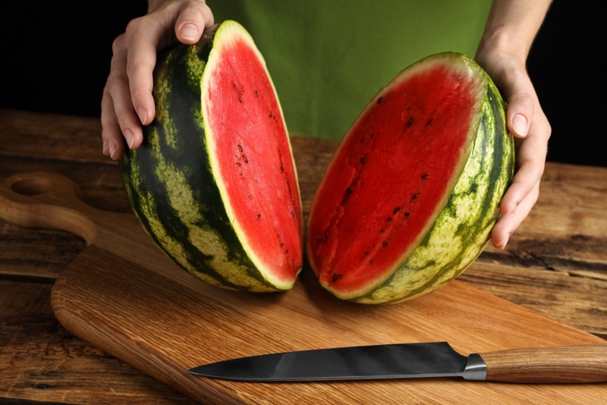Cu toții mâncăm pepene verde greșit. Ce se întâmplă dacă consumi prea ...
