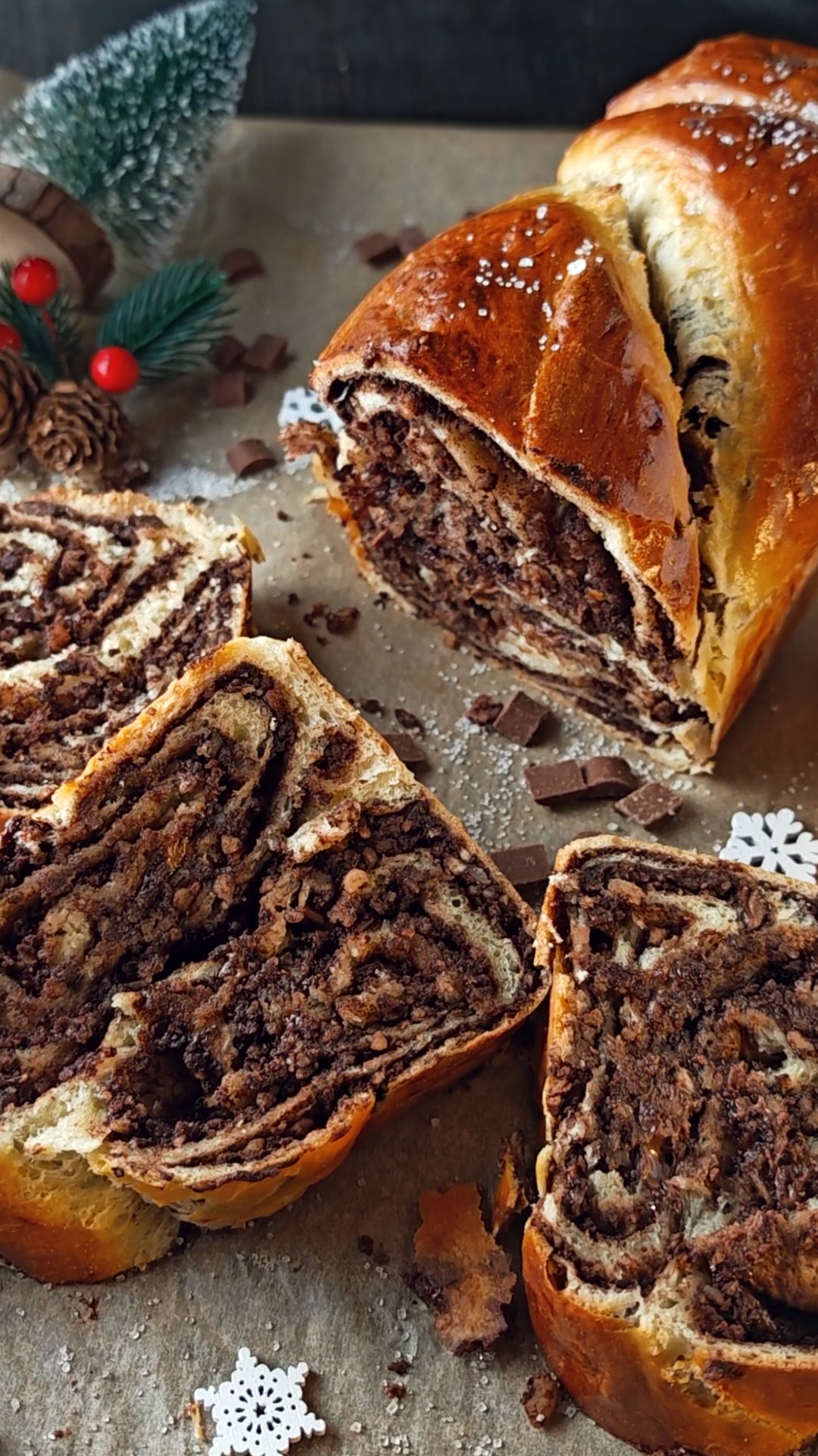 Cozonac cu alune de pădure și ciocolată - Rețeta pentru un desert pufos ...